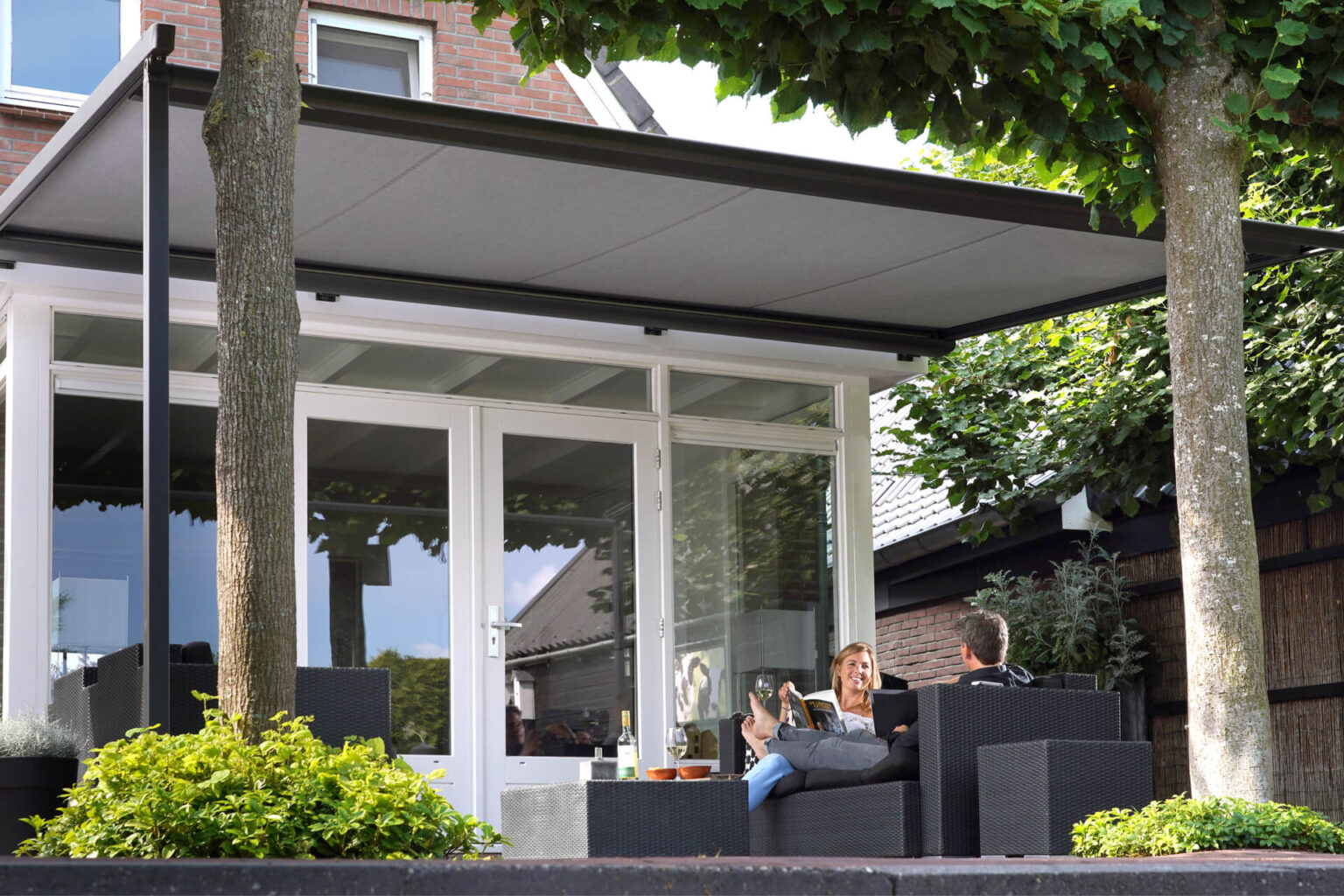 Optimale veranda privacy met screens en verandazonwering